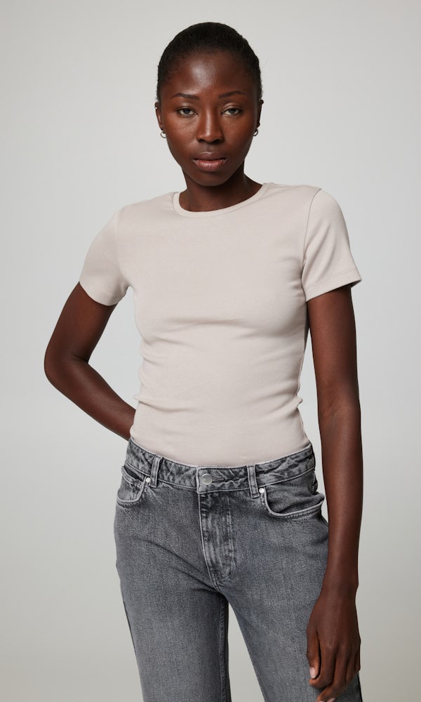 Brun Basic slim t-skjorte | Dame | Bik Bok